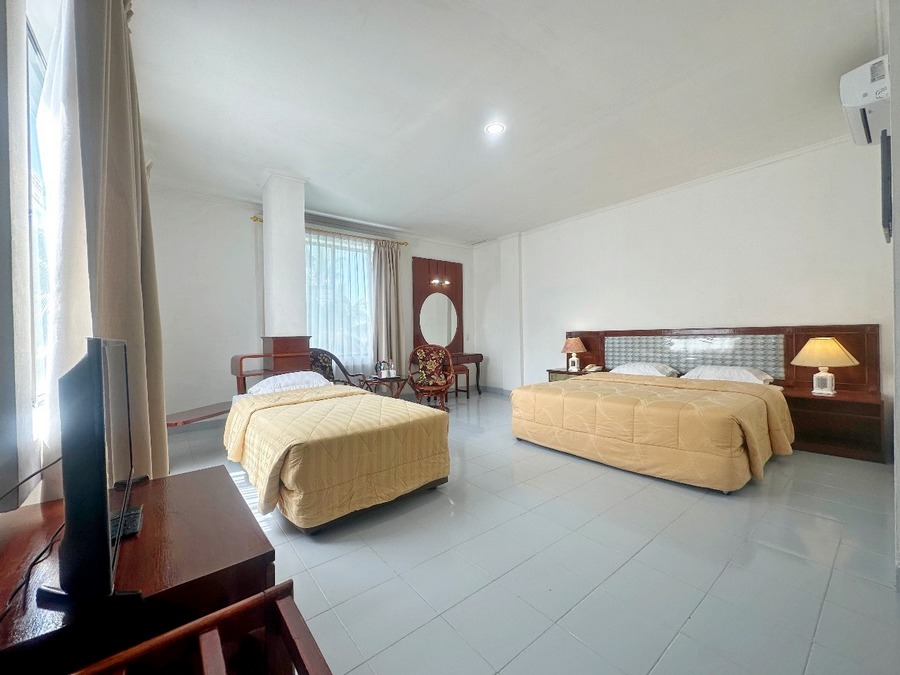 DELUXE FAMILY ROOM - HOTEL WISATA INDAH